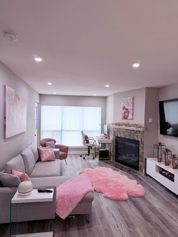 Modern Pink & Gold Condo | Private Retreat - Barrie