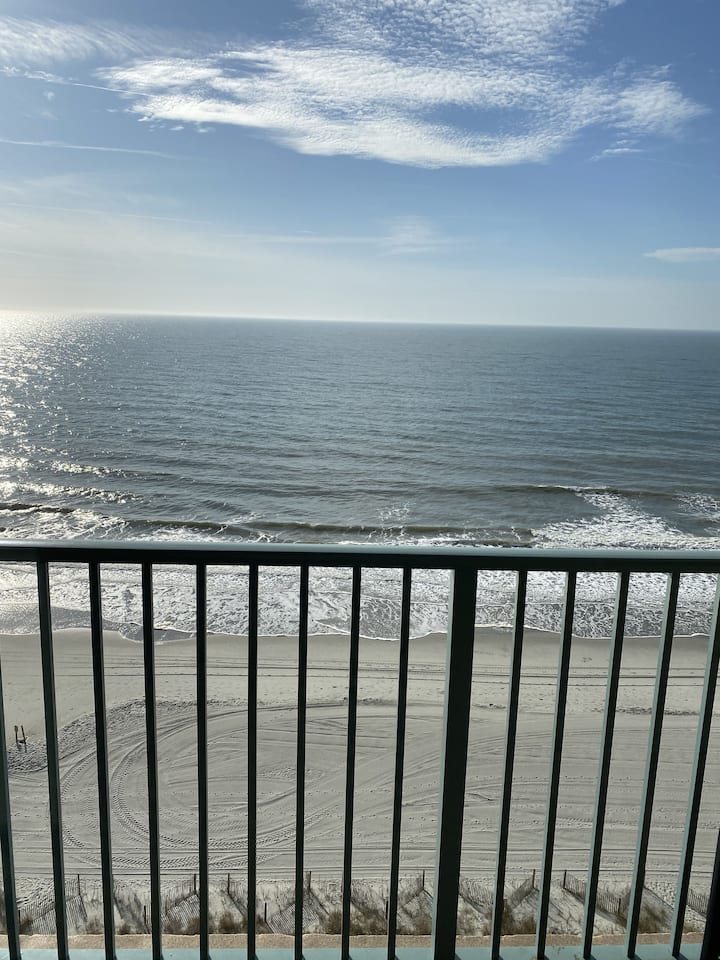 Ocean Front 1 Br Condo With Separate Living Area - Myrtle Beach, SC