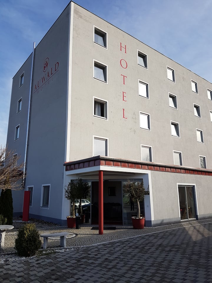 Auwaldhotel: Perfekt Für Langezeitaufenthalte - Ingolstadt