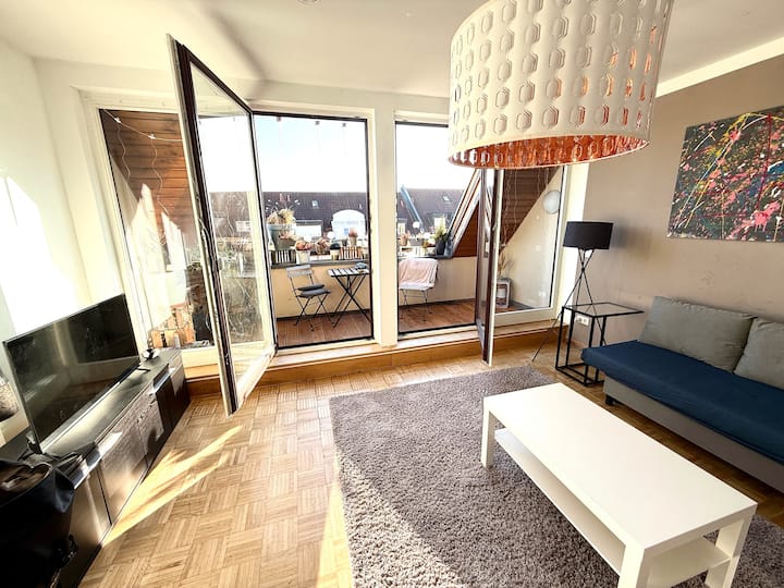 Großzügige, Sonnige Dachgeschosswohnung Mit Balkon - Leipzig