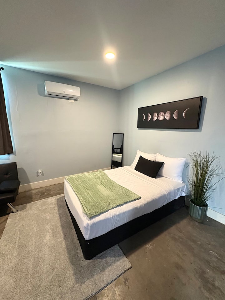 Chic Urban Loft • Perfect Stay - Houston, TX