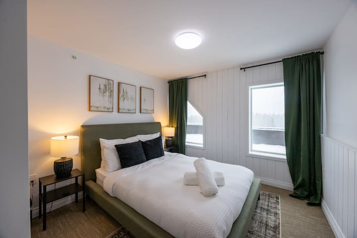 The Gem Stays | Private 10-suite Retreat Sleeps 56 - Banff