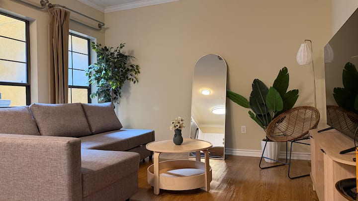 Downtown Santa Monica 1br | Free Parking + Pool - Santa Monica, CA