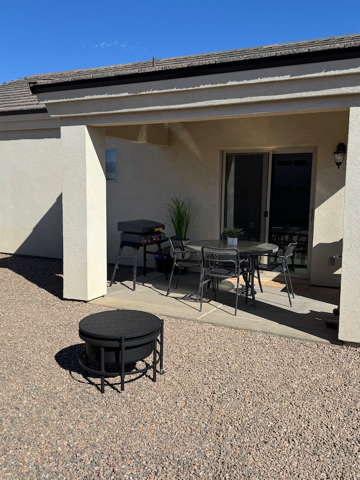 2 Bedroom + Den New Home Furnished 1 Month Minimum - Kingman, AZ