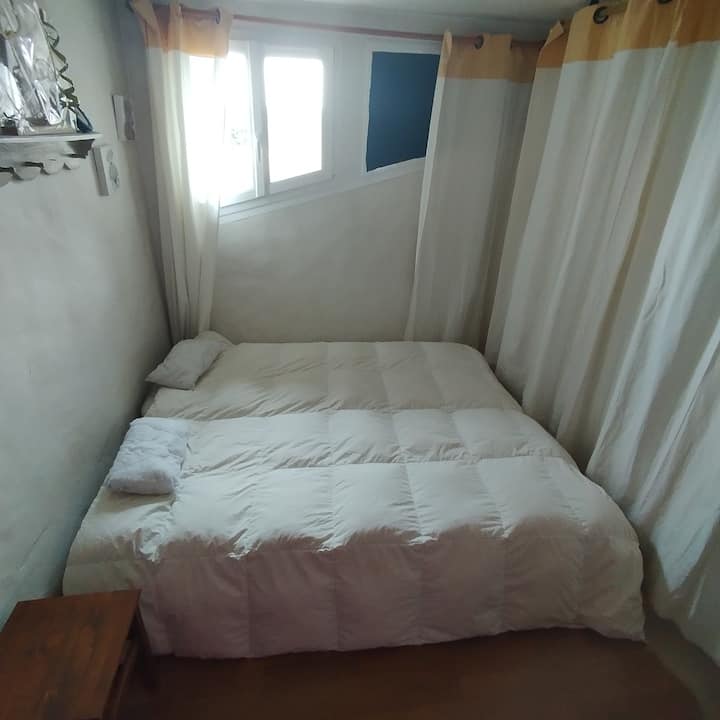 Chambre/ Bureau Couchage 2 Lits Séparés Ou Lit 160 - Coutras