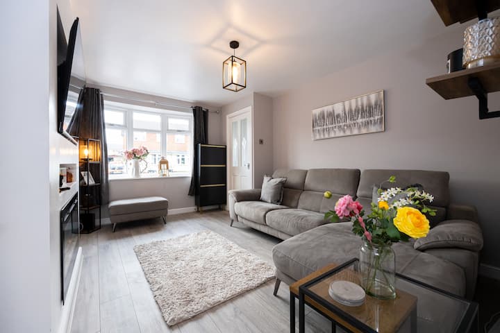 Lovely 3 Bed In Crewe Near Leighton Hospital - Staffordshire