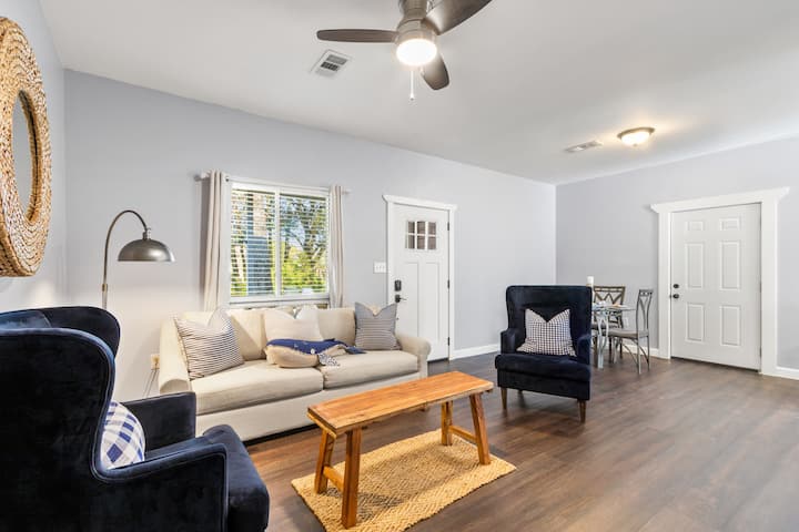 Downtown Foley Duplex Near Beaches & Owa - Foley, AL