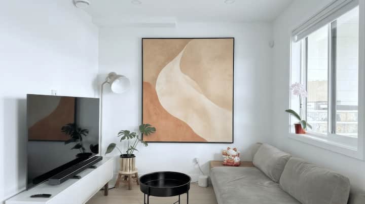 Bright 1br Suite + Big Patio & Mountain View - Burnaby