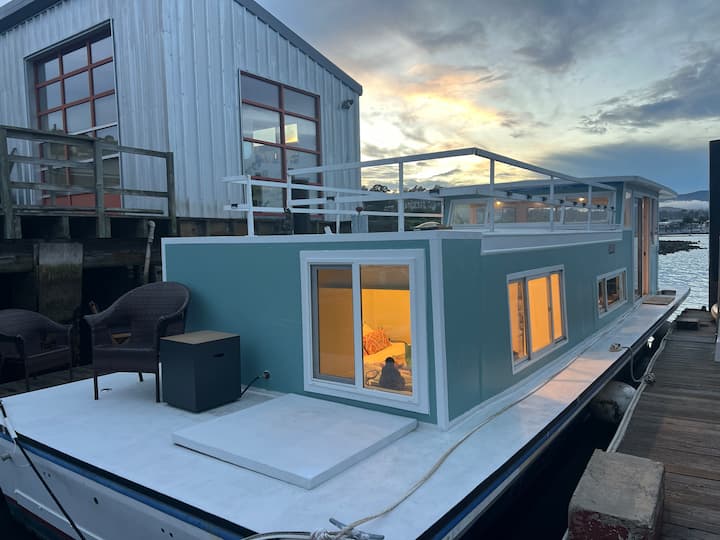 Floating “Jewelry Box”on The Bay, Mt Tam View - Sausalito