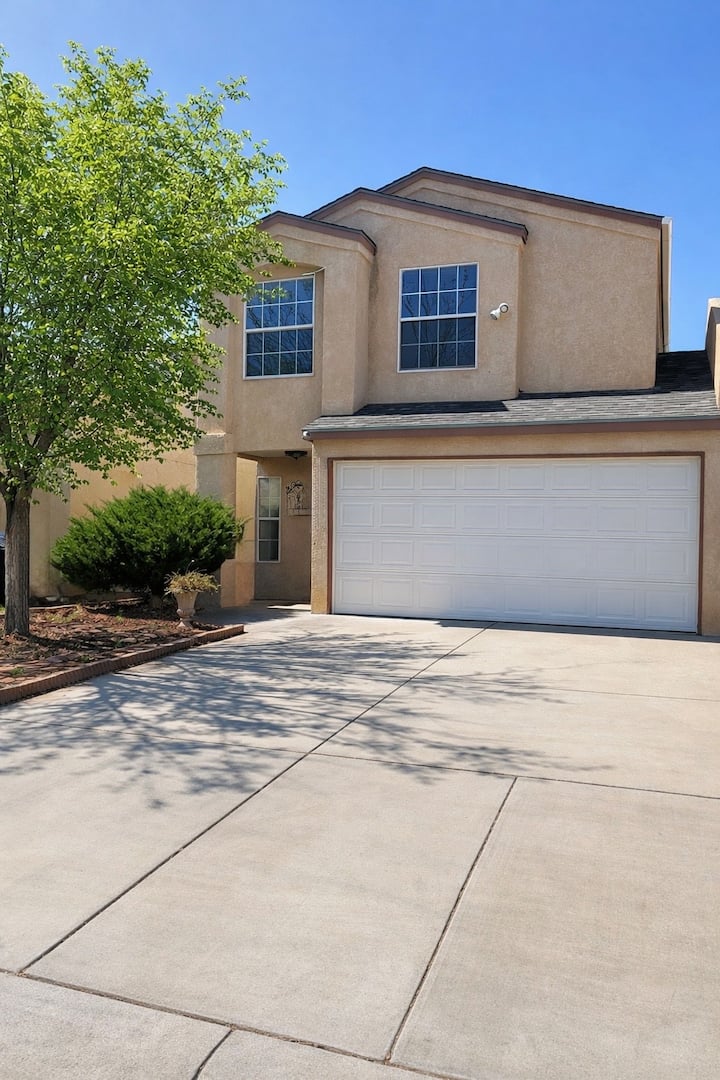 Townhouse Near Interstate And Walking Trails - Albuquerque, NM