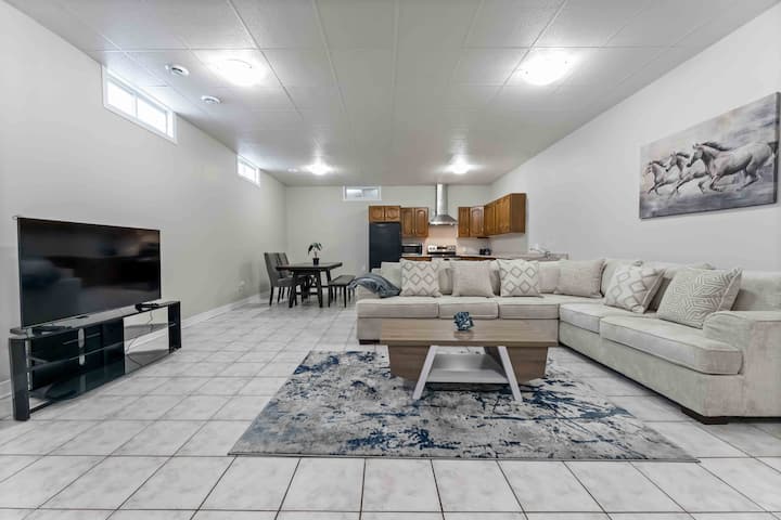 Grand 2-bedroom Spacious Basement | Hunt Club - Ottawa
