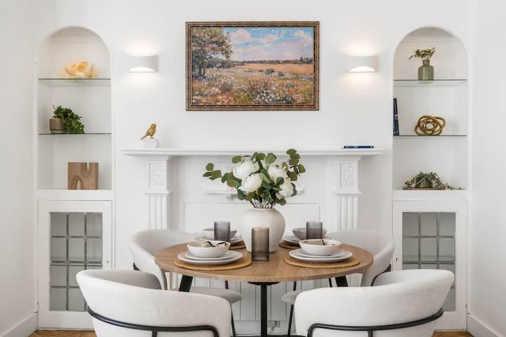 Elegant Coastal Apartment | Walk To Beach & Town - Eastbourne
