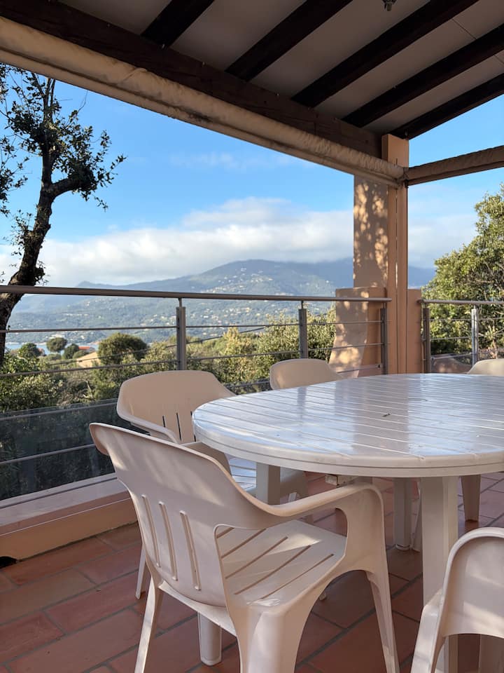 Maison Vue Mer
6 Personnes
Jardin Et Terrasse - Propriano