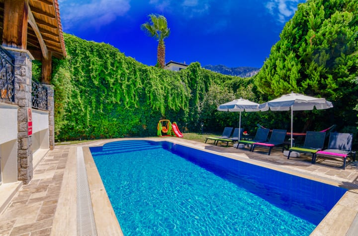 Fethiye'de Sıcak Havuzlu Muhafazakar Villa - Ovacık