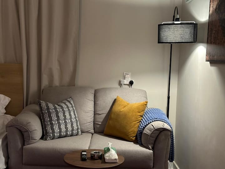 Studio |Smart Access|70” Tv |Near The Airport - Djeddah