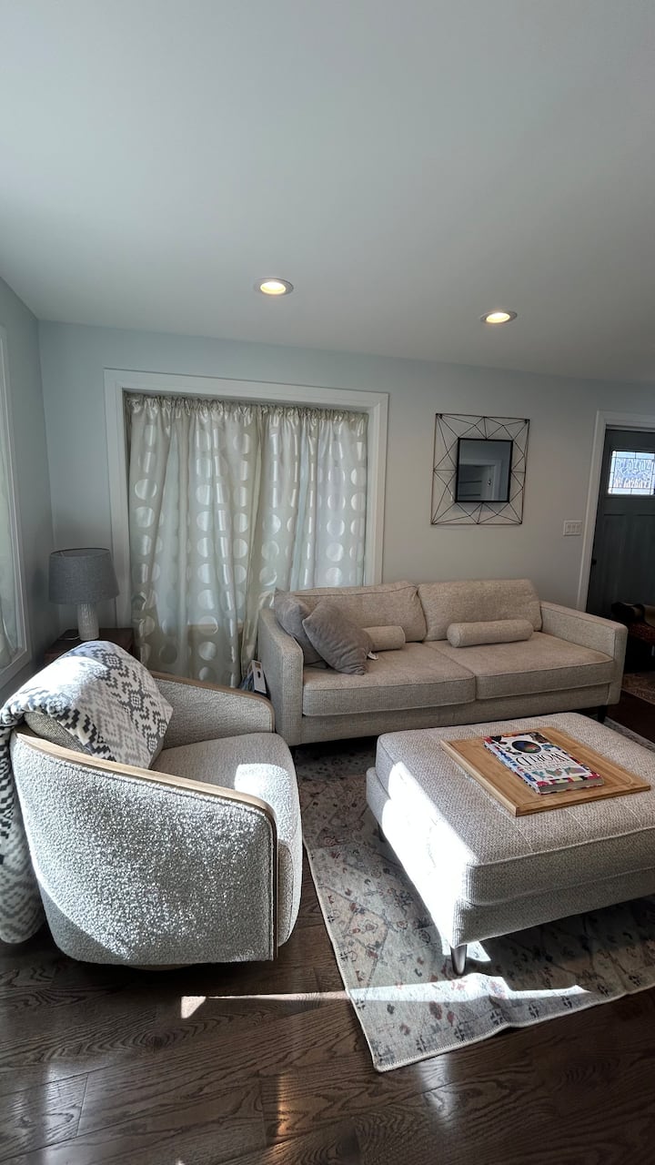 Peaceful Suburban Retreat • Near Train To Chicago - Arlington Heights, IL