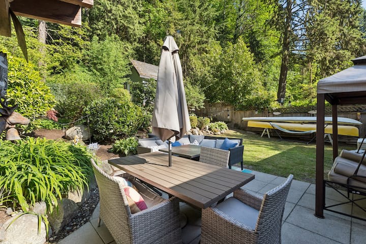 Vancouver's Deep Cove Ripple Retreat - Mount Seymour