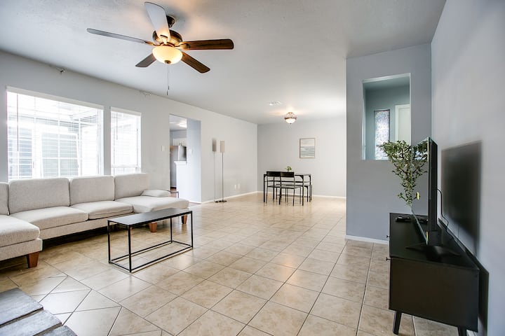 Spacious 3br / 2 Ba Retreat • Chic San Angelo Stay - San Angelo, TX