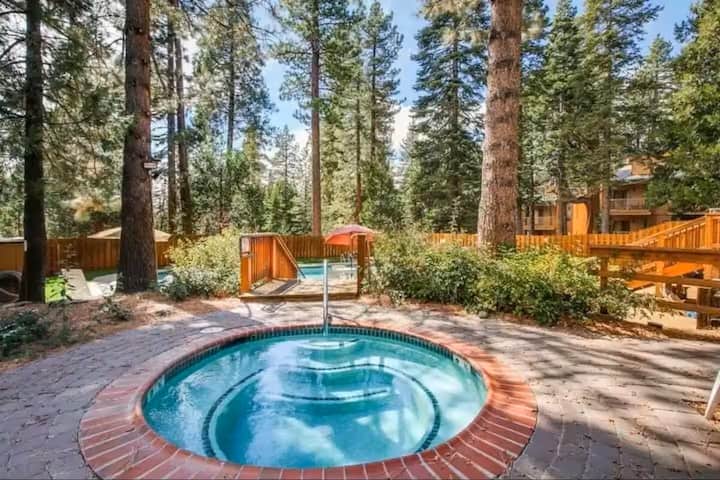 Charming Kings Run Condo Near Lake & Northstar Fun - Sand Harbor, Incline Village