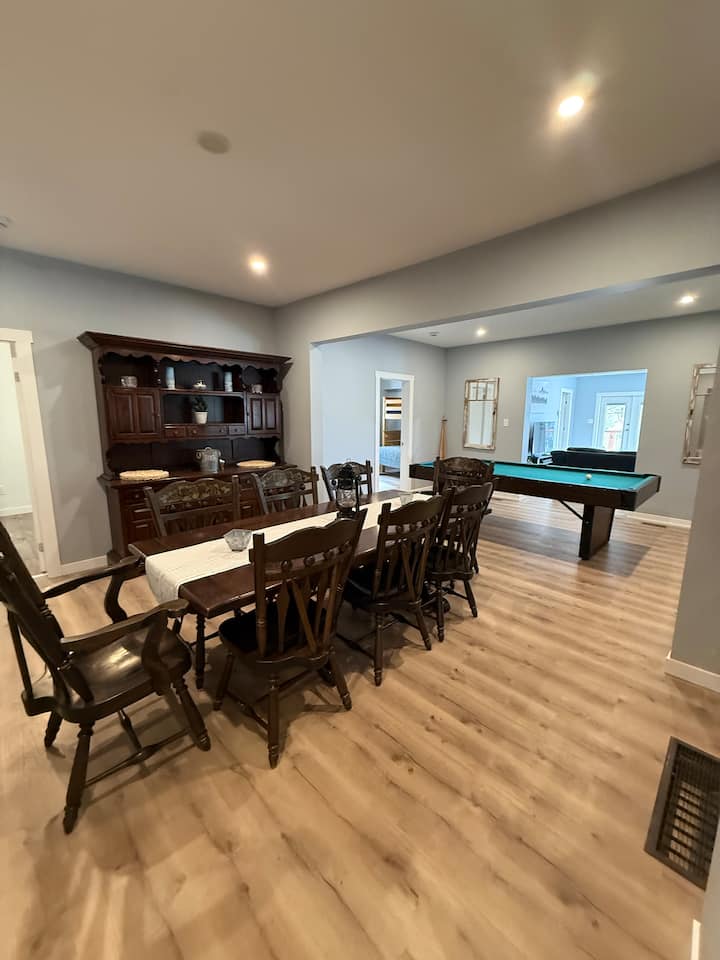 Village Lake Escape - Brand New 3 Bedroom - Duncan