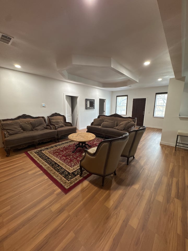 Rustic Home, 5 Acres, 12 Bunkbeds, No Noise Curfew - Midlothian, TX