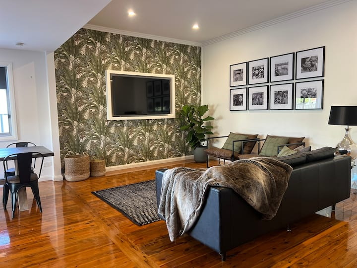 Maiden On The Green | 3 Bedroom Leeton Stay - Leeton