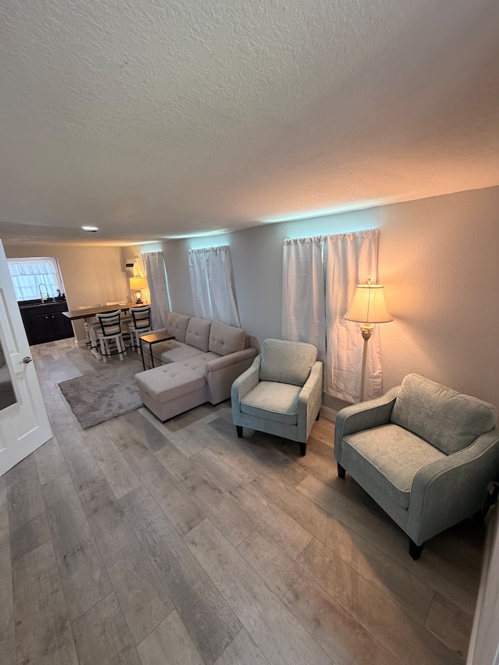 Private Longwood Guest Suite | Sleeps 4 | Backyard - Altamonte Springs, FL