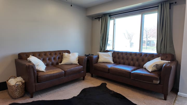 Modern 3br Getaway • 10 Min To Dtw • Sleeps 6 - Dearborn, MI