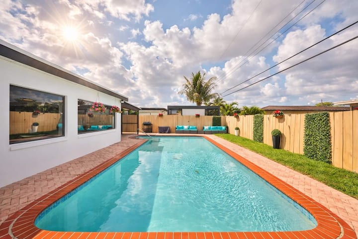 Versace Vibes Retreat, Pool Sauna Near Hard Rock - Hollywood, FL