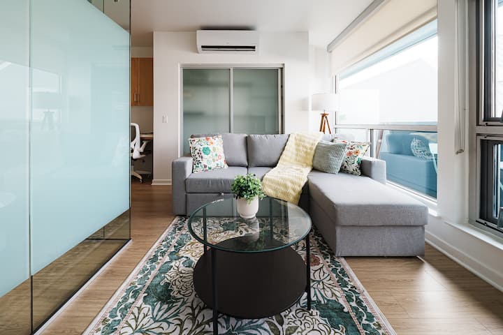 Walk To Beach + Free Garage Parking - Santa Monica, CA