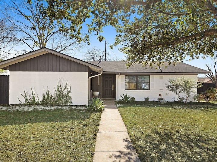 Stylish South Austin Home Walk To Soco & St. Elmo - Austin, TX