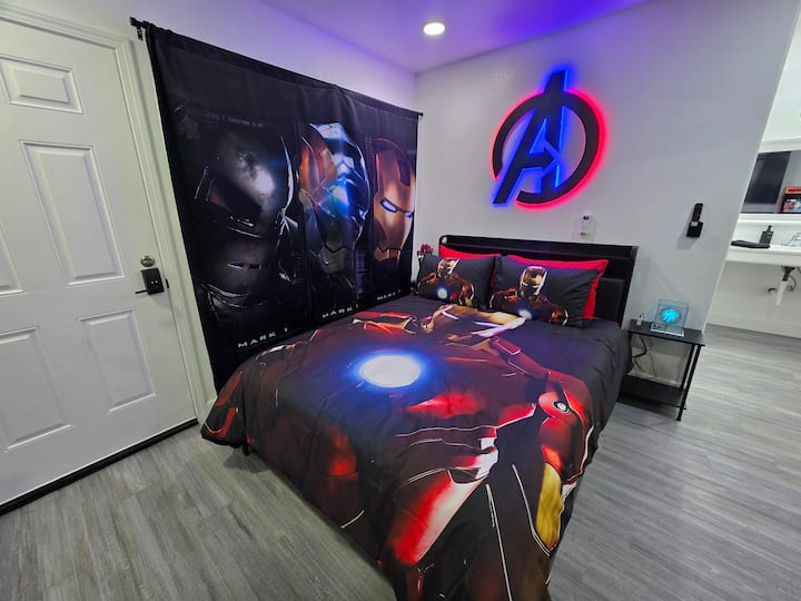 98" Tv, Private Hero Themed Guest House - Visalia, CA