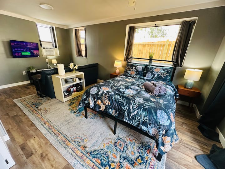 Clean-simple-no Frills-studio Near I-10/295 - Jacksonville, FL