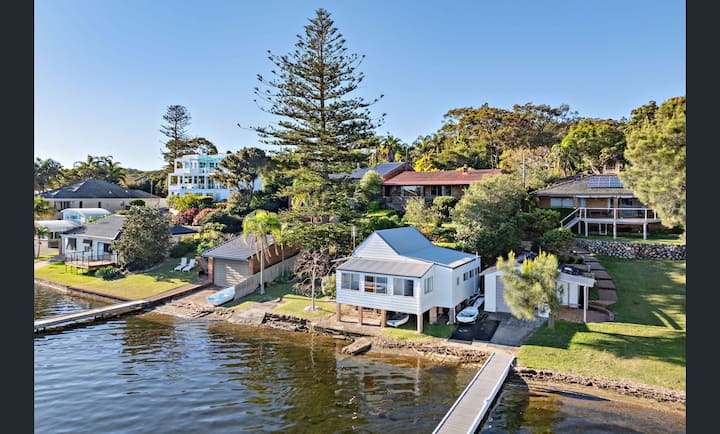 Private Lakehouse Cottage - Lake Macquarie