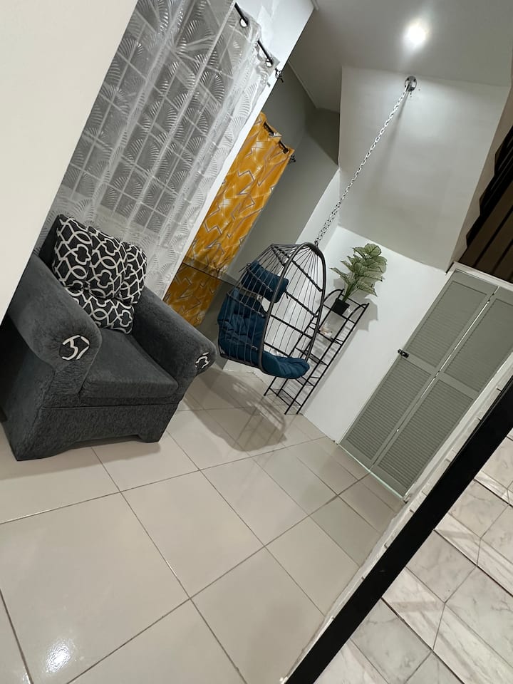 Luxury Island Stay | King Bed* Ac * Fast Wi-fi - Santa Cruz, Jamaica