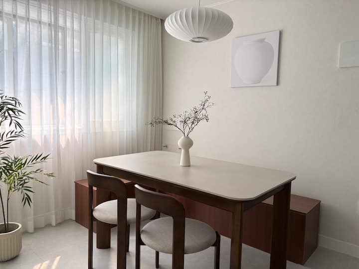 [한옥감성] 경복궁,광화문,명동,서울역 10분 | 동대문,Ddp,종로,n타워,홍대 20분 - 명동