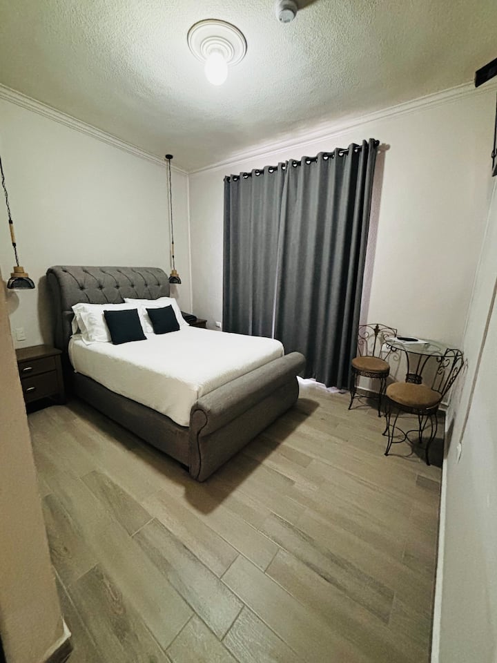 "Exclusividad Y Cercanía: Tu Refugio En El Centro" - Bernal