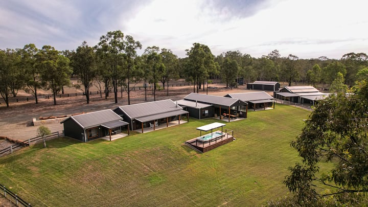 Luxury 6 Star Farm Stay Fit 16 People - Singleton