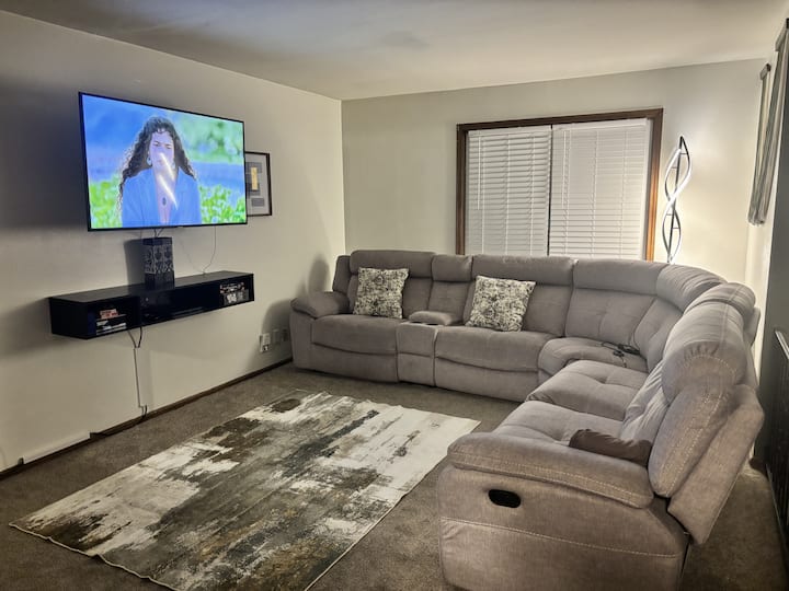 3br Duplex (1 Side) Near Kc Stadiums & Attractions - Lee's Summit, MO