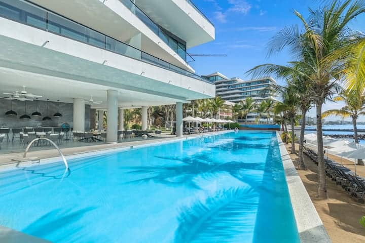 Luxury 2-level Penthouse • Ocean Views • Sleeps 12 - Bucerías