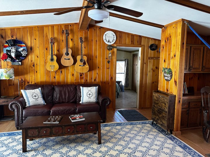 Harmony House | Family & Pet Friendly Jam Retreat - Bethel, NY