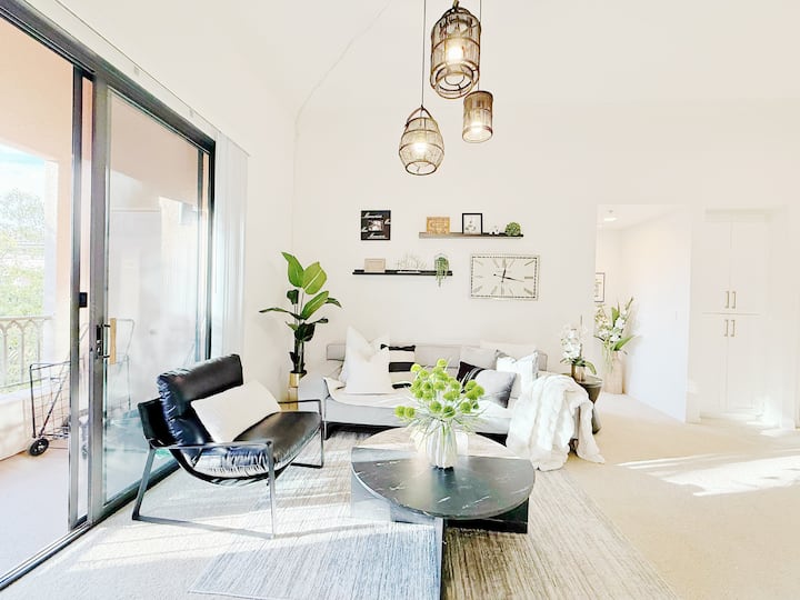Walking 5 Min Spectrum Luxury Apartments 3b2b - Irvine, CA