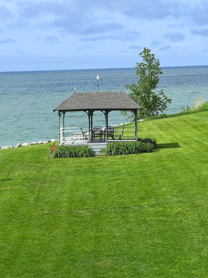 Gull Cottage - Great Views - Lake Erie Waterfront - Willoughby, OH