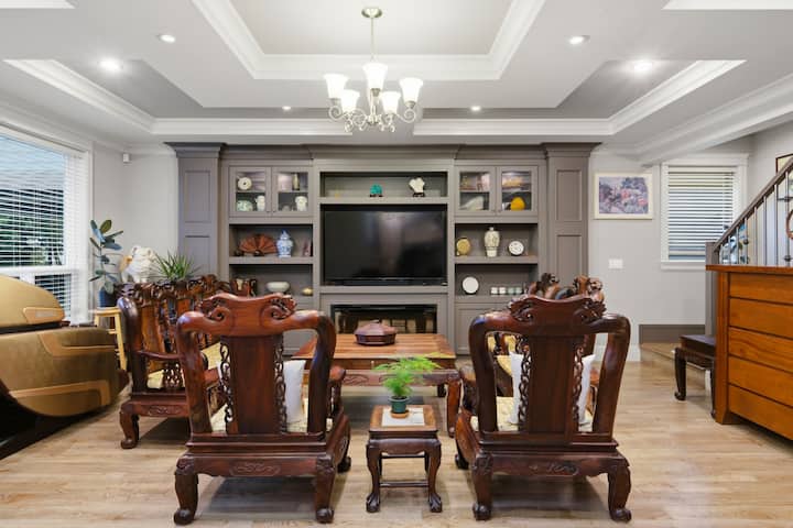 Bright & Spacious 4br Retreat In Heart Of Langley - Langley, BC