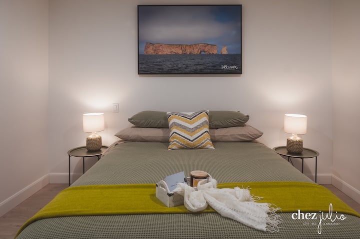 Rocher Percé Room @Gitechezjulio - Mont-Joli