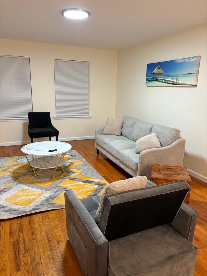 Chic 3 Bedroom, 2 Bath Flat. 8 Mins From Ewr. - Newark, NJ