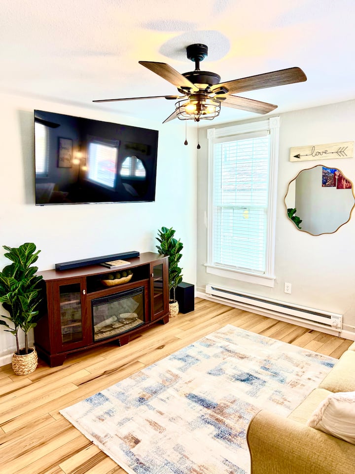 The Urban Cottage | Cozy Downtown Retreat - Colorado Springs, CO