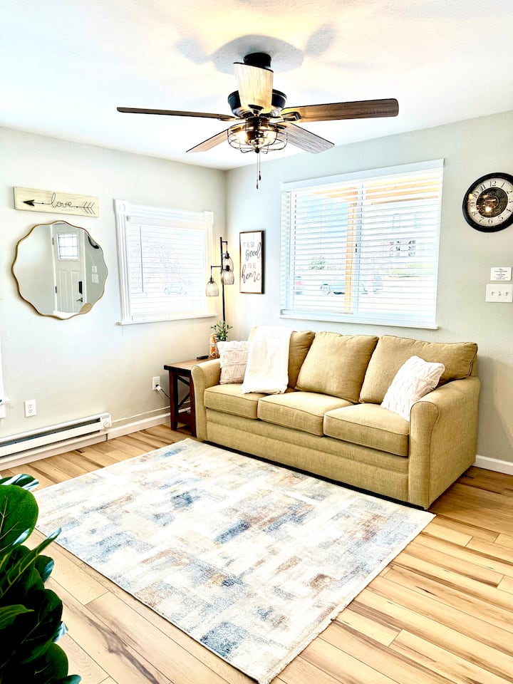 The Urban Cottage | Cozy Downtown Retreat - Colorado Springs, CO