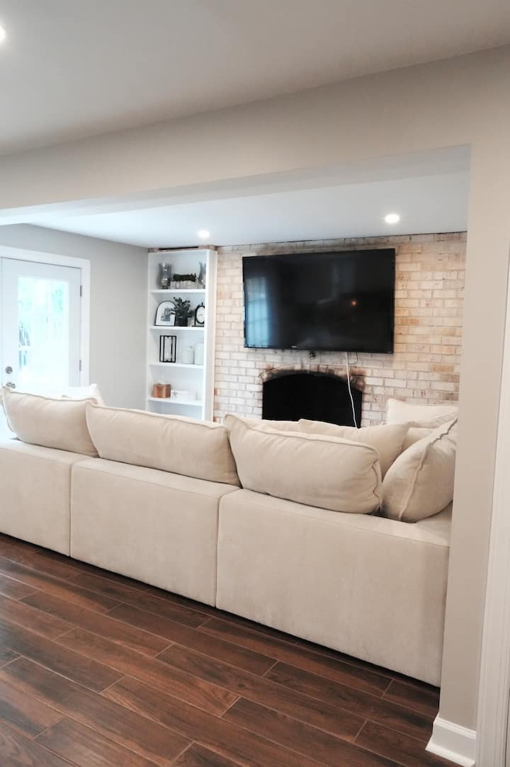 6br Retreat With Pool & 2 Kitchens Near Downtown - Fredericksburg, VA