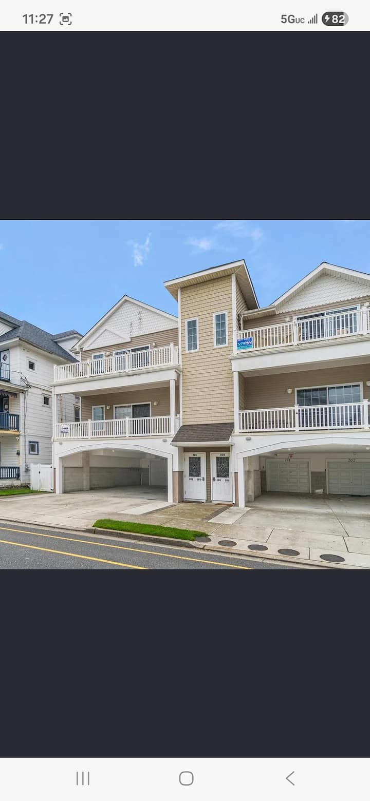 Top Floor End Unit 2 Blocks From Beach & Boardwalk - Wildwood